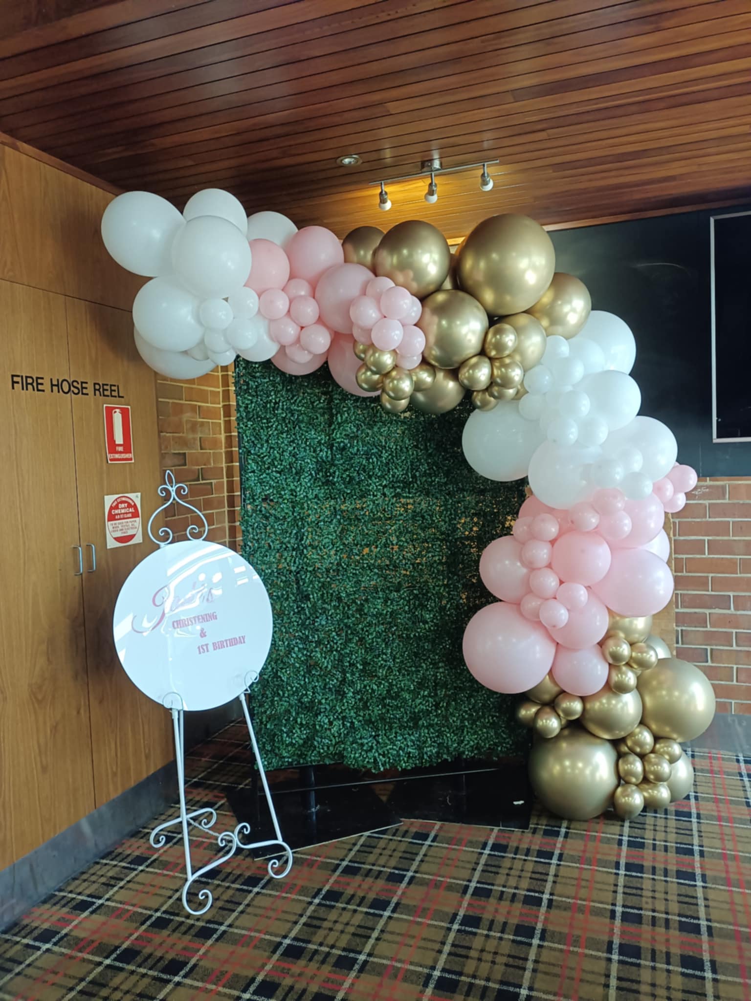 GWOG02 - Single Green Wall with 3m Organic Balloon Garland | Welcome to ...